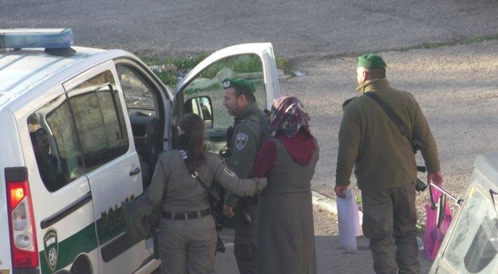 الاحتلال يعتقل فتاة فلسطينية بالضفة رؤيا الإخباري