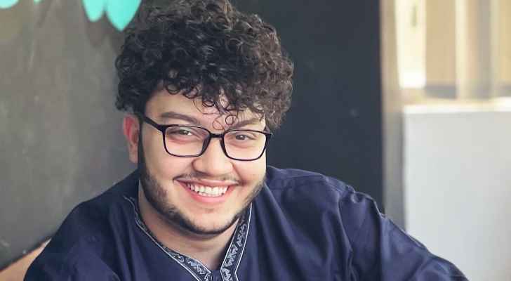 أحمد أبو الرب يفوز بجائزة نجم وسائل التواصل الاجتماعي | رؤيا الإخباري